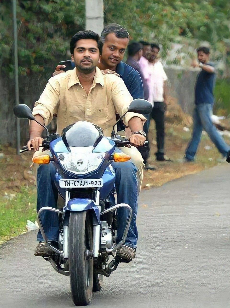 Vinnaithaandi Varuvaya Wallpapers - Top Free Vinnaithaandi Varuvaya ...