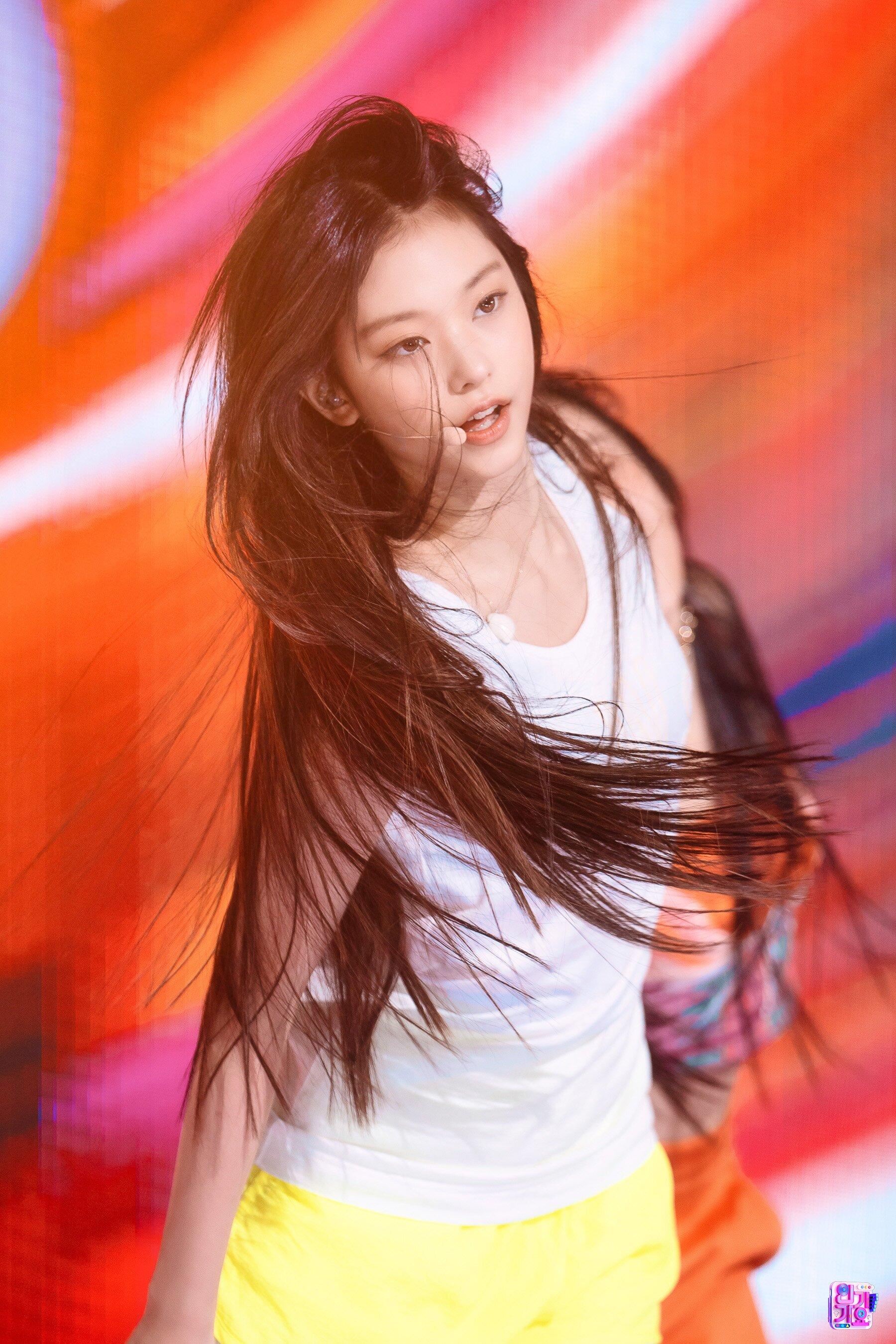 Haerin Wallpapers - Top Free Haerin Backgrounds - WallpaperAccess