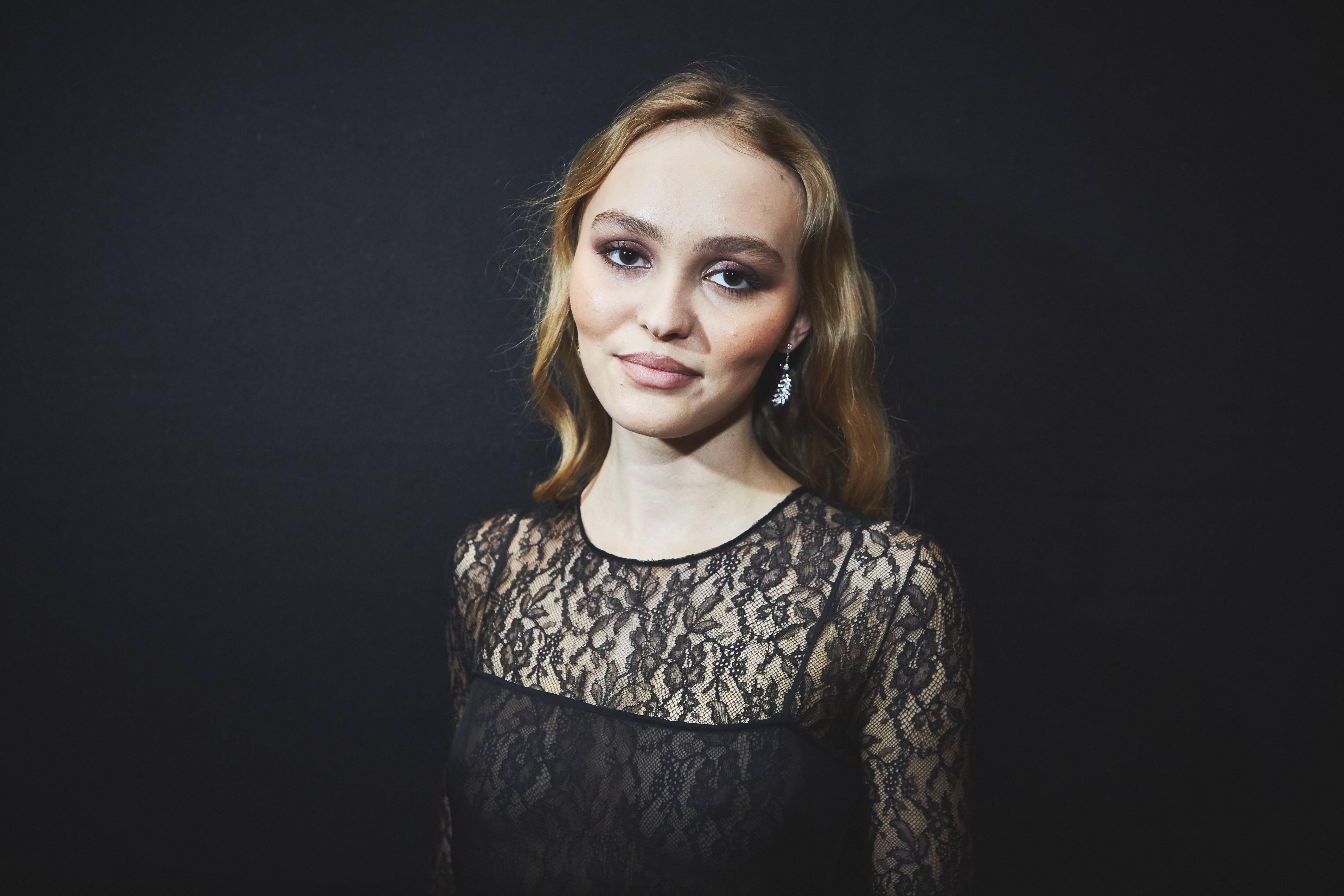 Lily Rose Depp Wallpapers Top Free Lily Rose Depp Backgrounds Wallpaperaccess