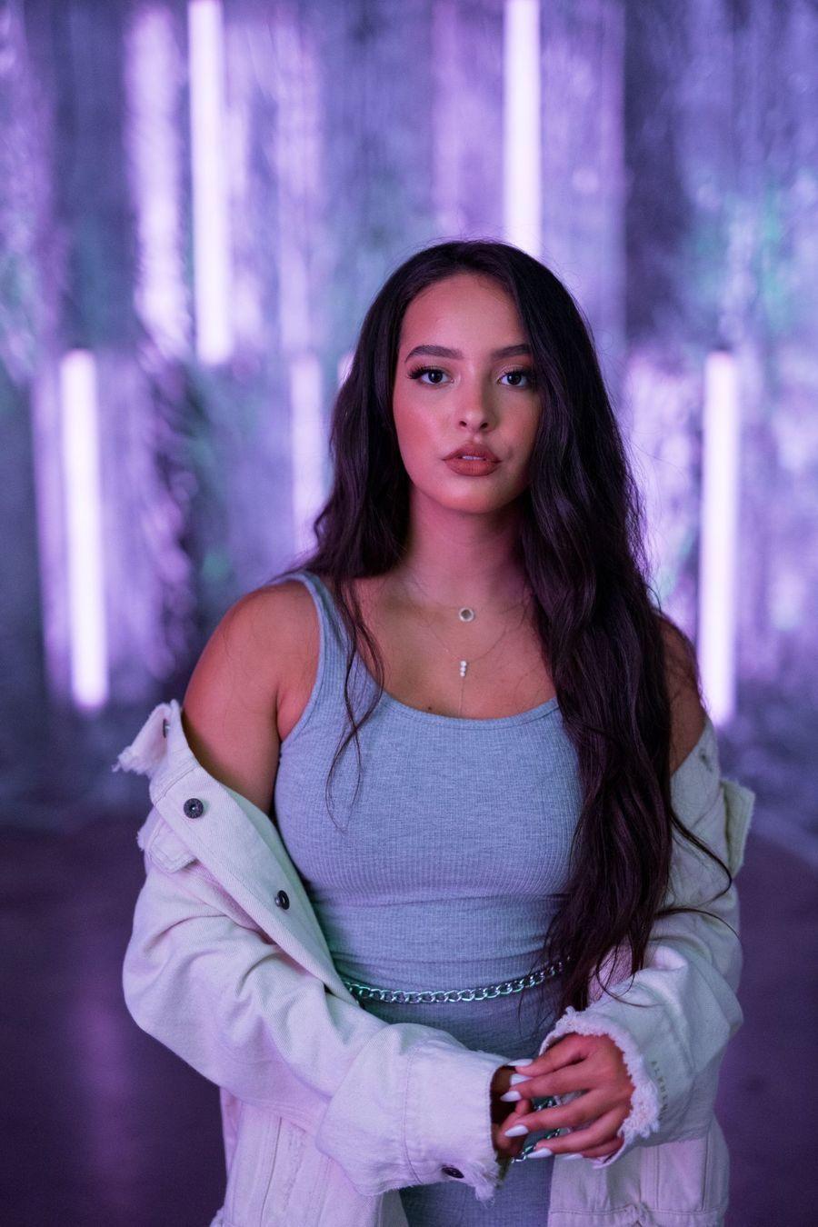 Faouzia Wallpapers - Top Free Faouzia Backgrounds - WallpaperAccess