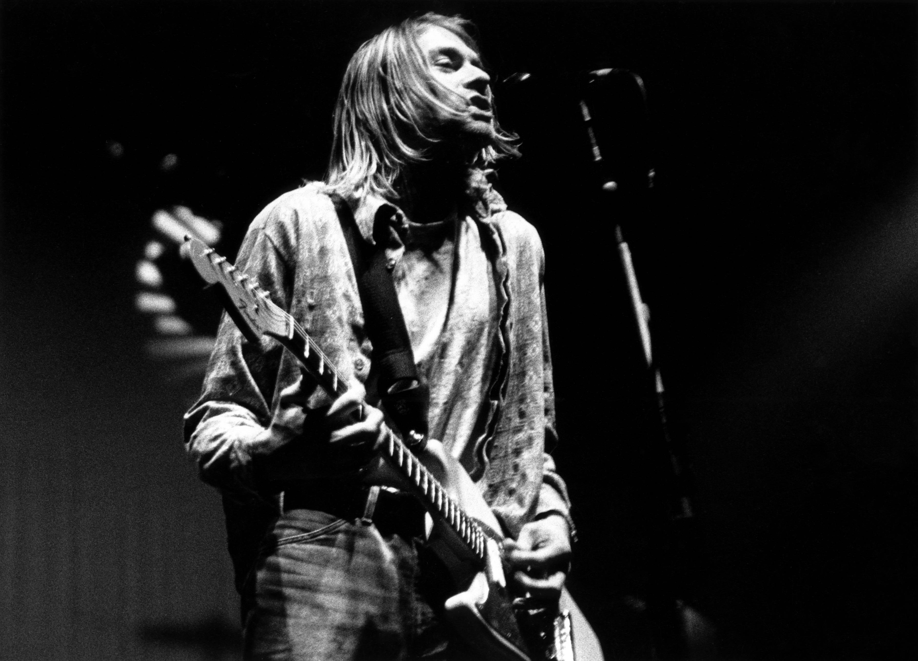 Kurt Cobain Smoking Wallpapers - Top Free Kurt Cobain Smoking ...
