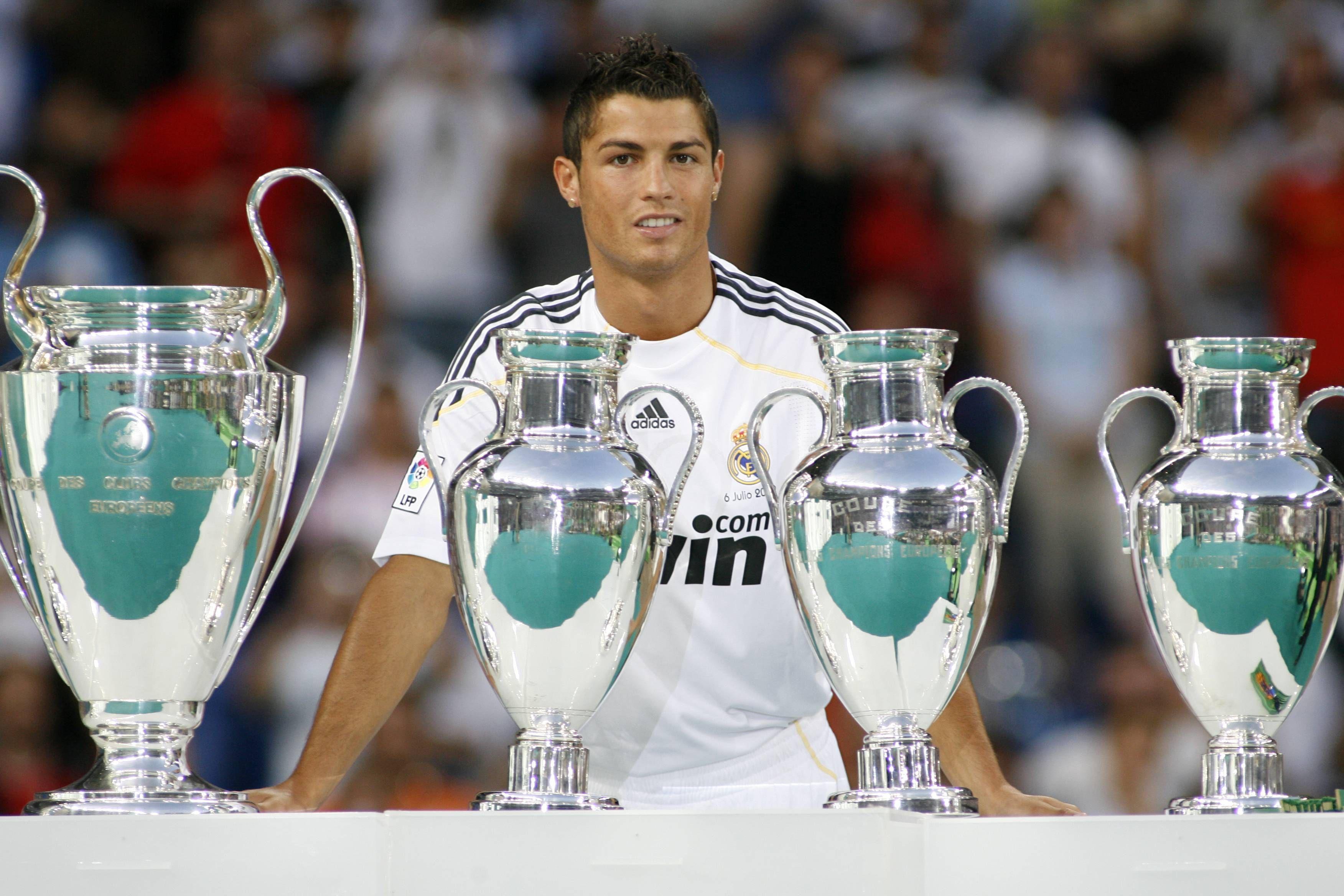 Cristiano Ronaldo Trophy Wallpapers - Top Free Cristiano Ronaldo Trophy ...