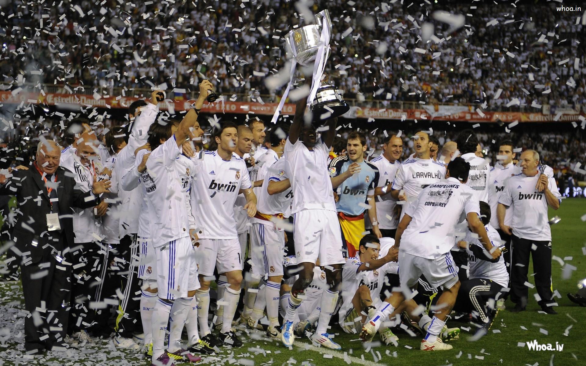 Cristiano Ronaldo Trophy Wallpapers - Top Free Cristiano Ronaldo Trophy ...