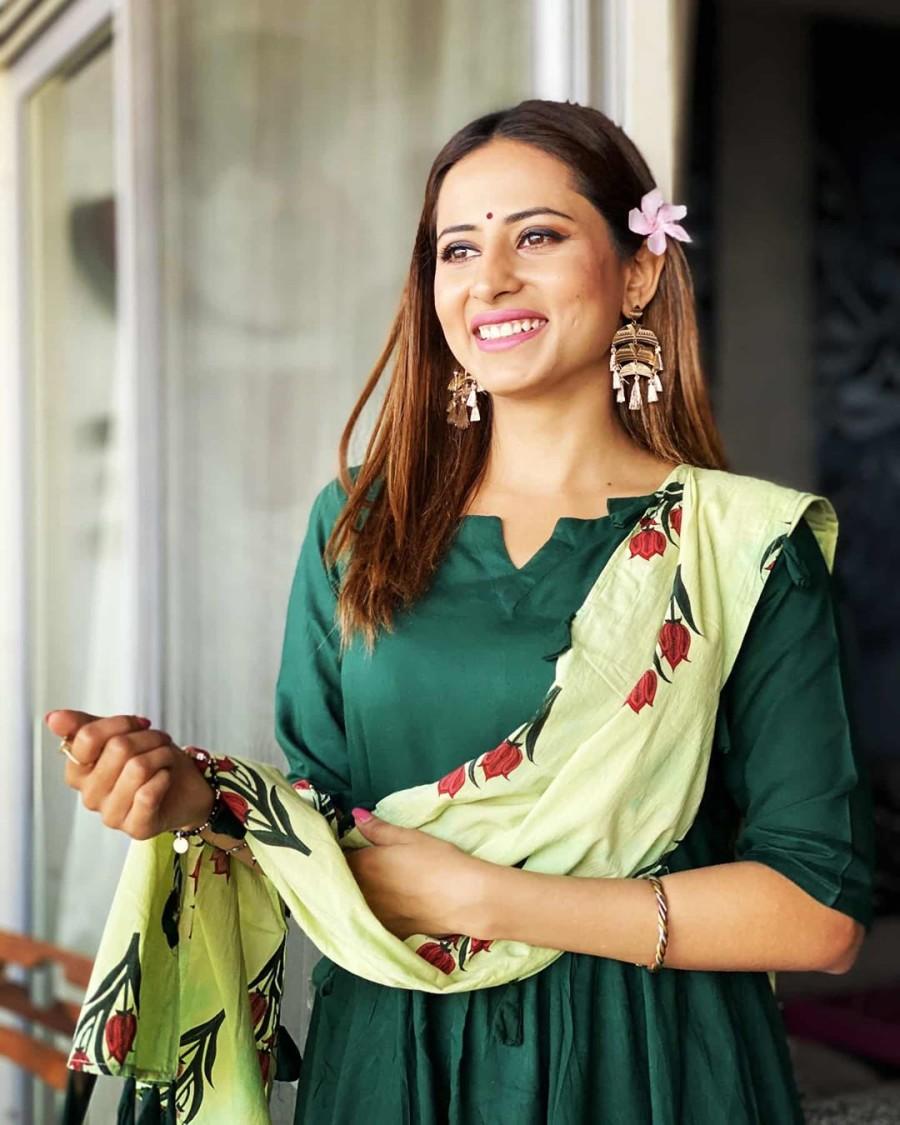 Sargun Mehta Wallpapers - Top Free Sargun Mehta Backgrounds ...