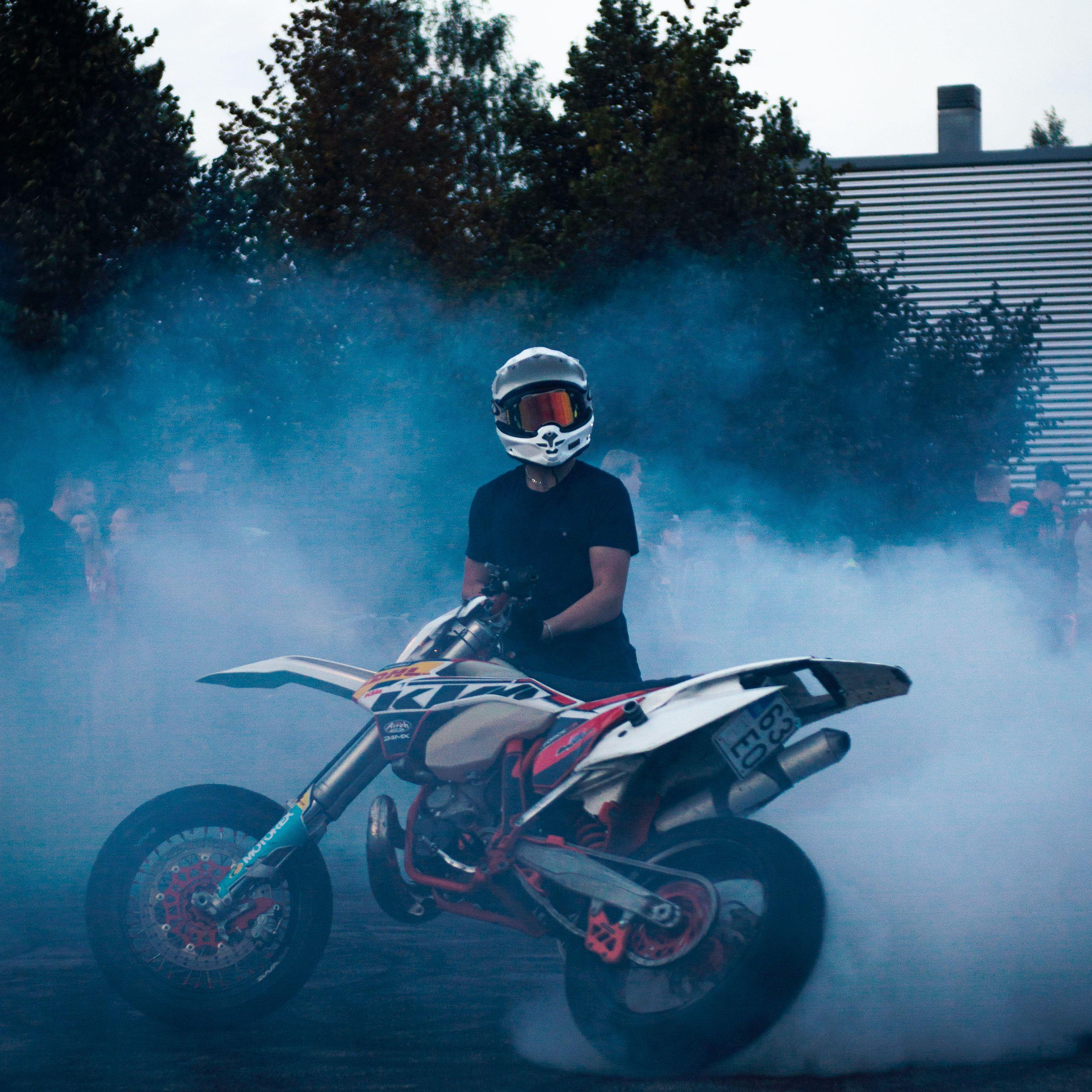 Bike Smoke Wallpapers - Top Free Bike Smoke Backgrounds - WallpaperAccess