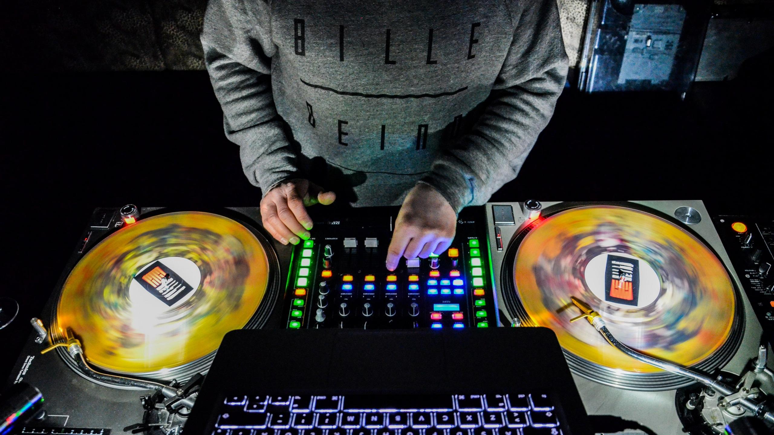 DJ Laptop Wallpapers - Top Free DJ Laptop Backgrounds - WallpaperAccess