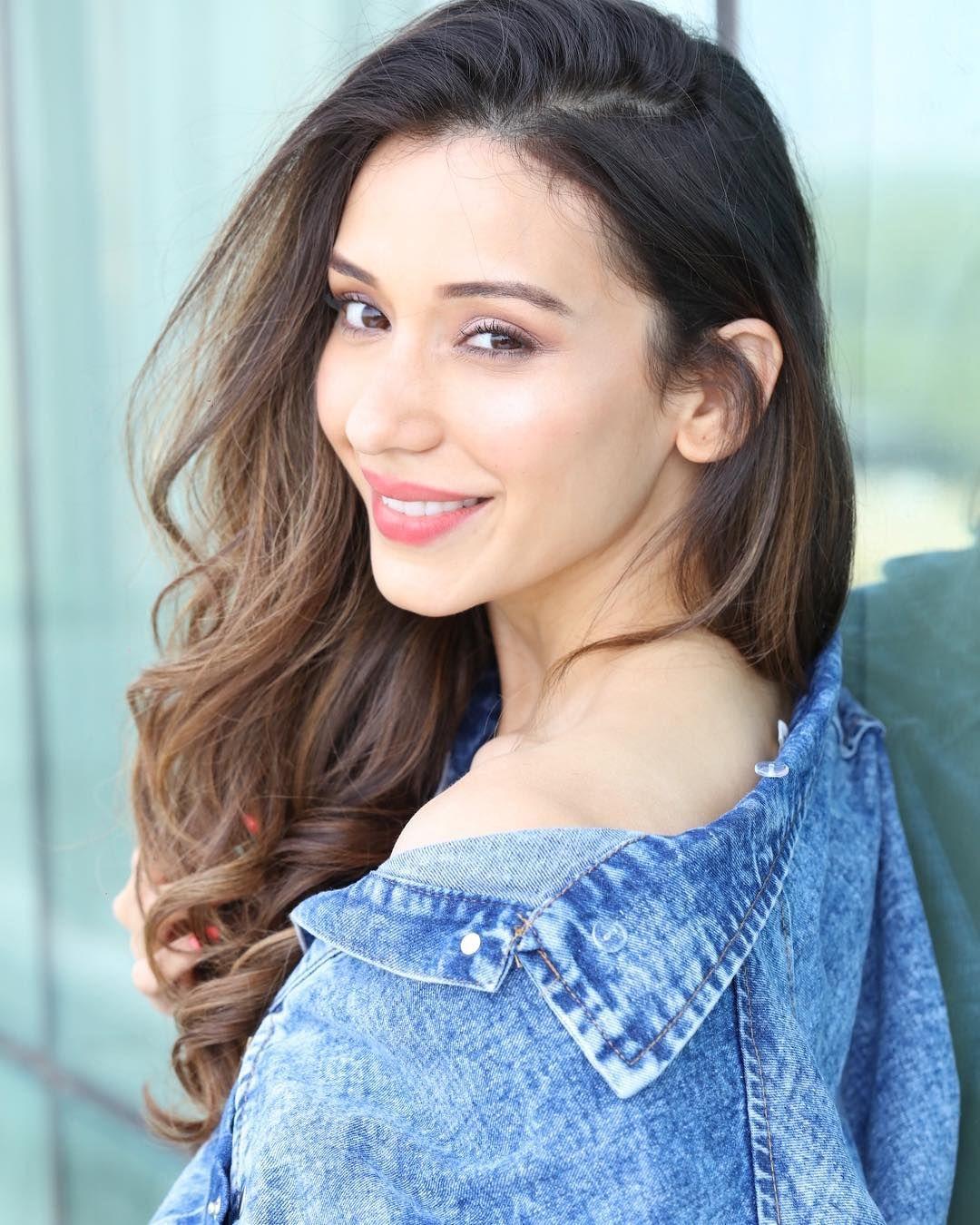 Heli Daruwala Wallpapers - Top Free Heli Daruwala Backgrounds ...