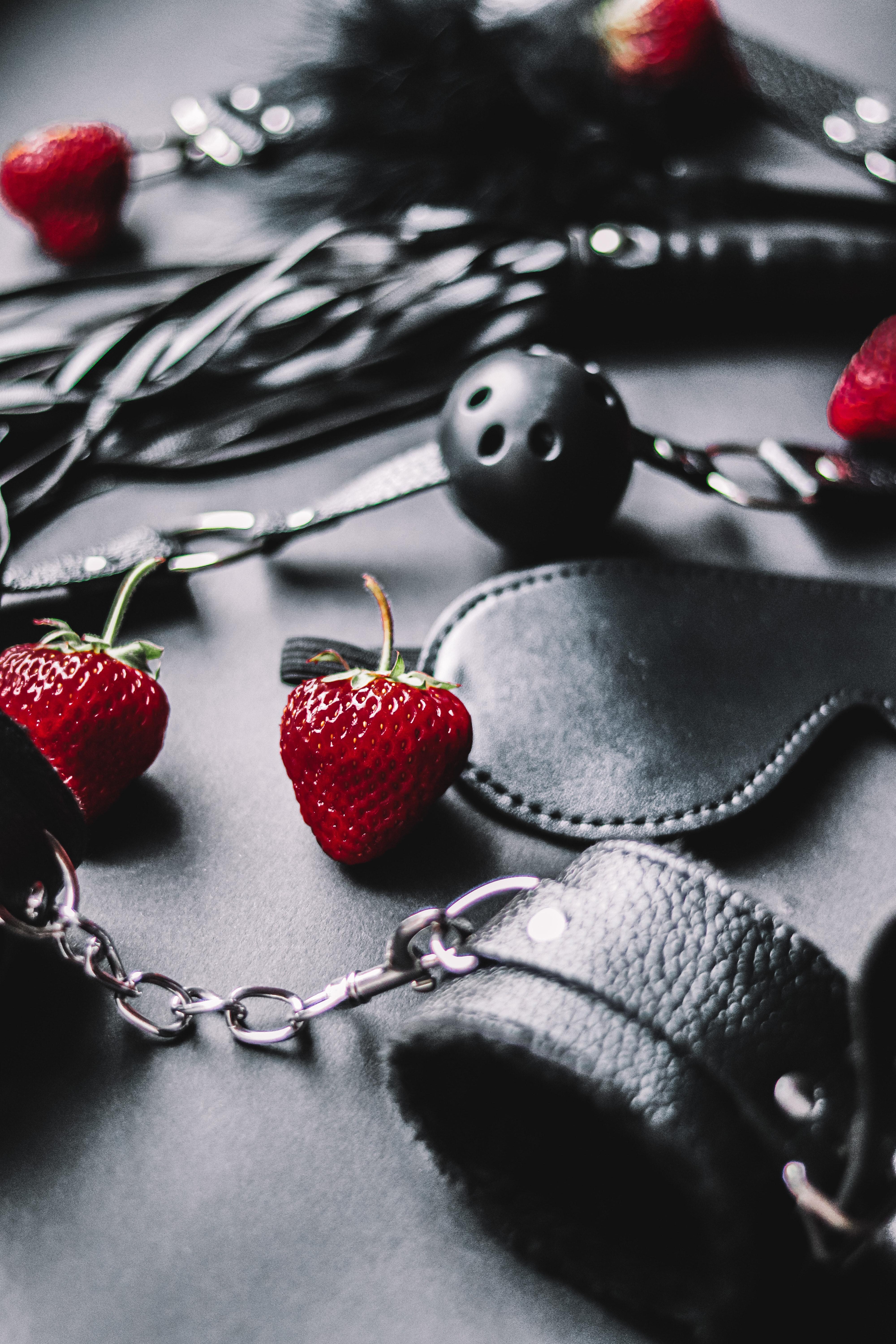Handcuffs Wallpapers - Top Free Handcuffs Backgrounds - WallpaperAccess