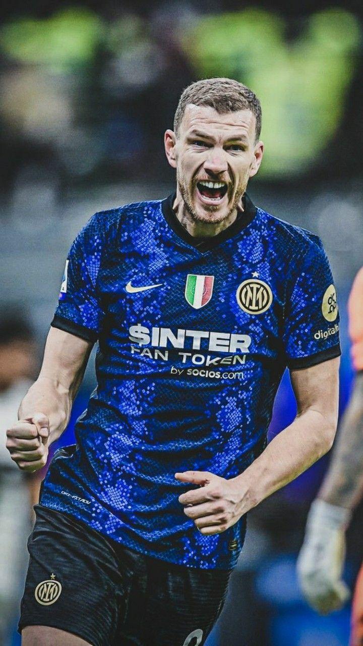 Edin Džeko Wallpapers - Top Free Edin Džeko Backgrounds - WallpaperAccess