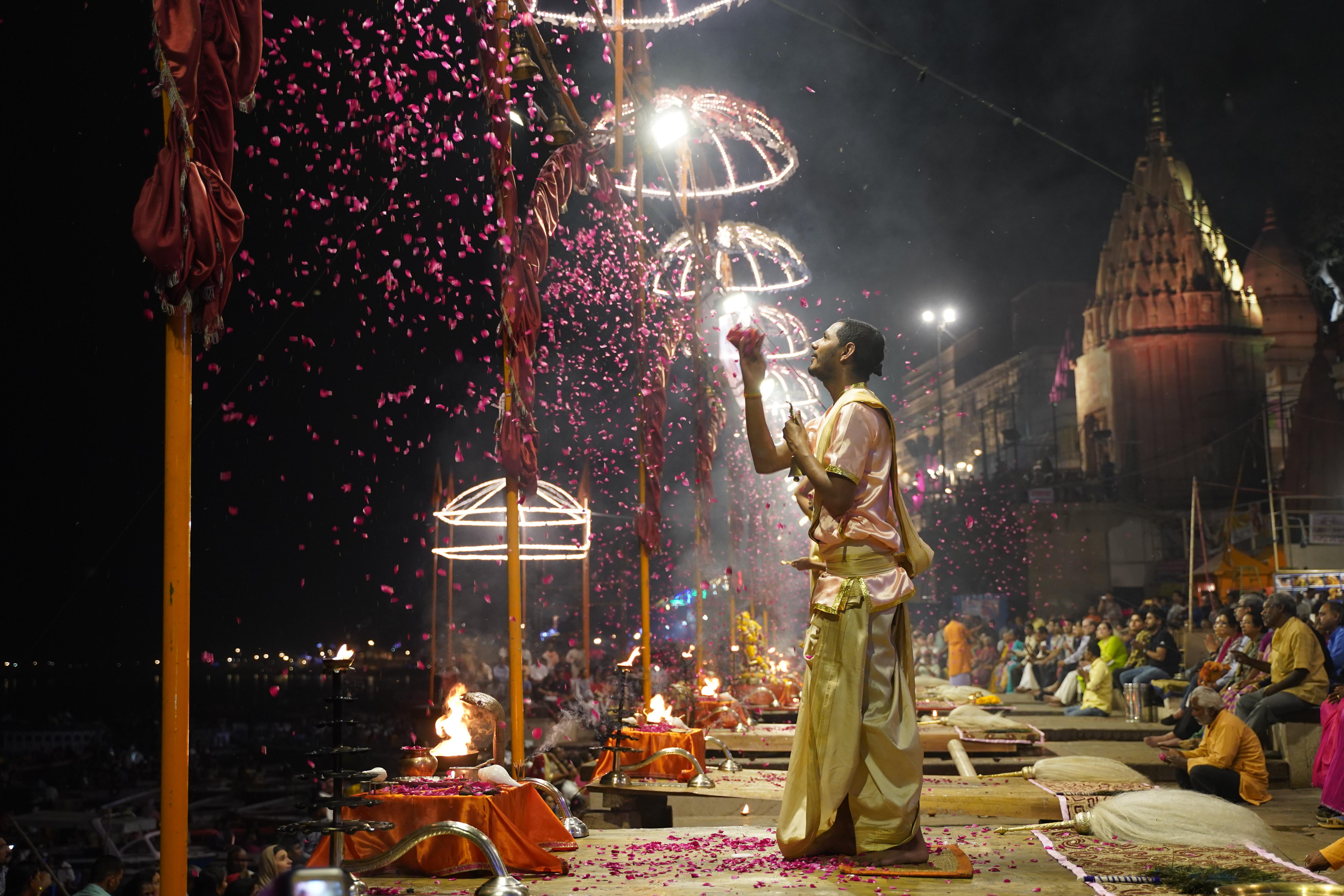 Ganga Aarti Wallpapers - Top Free Ganga Aarti Backgrounds - WallpaperAccess