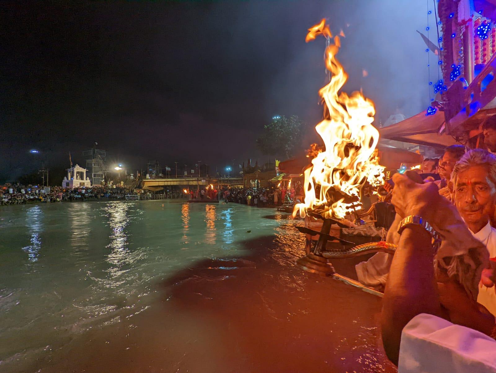 Ganga Aarti Wallpapers - Top Free Ganga Aarti Backgrounds - WallpaperAccess