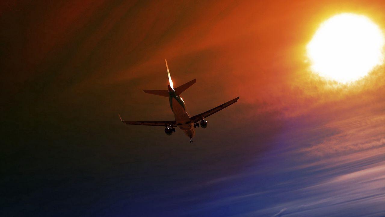 Airplane Night Wallpapers - Top Free Airplane Night Backgrounds ...