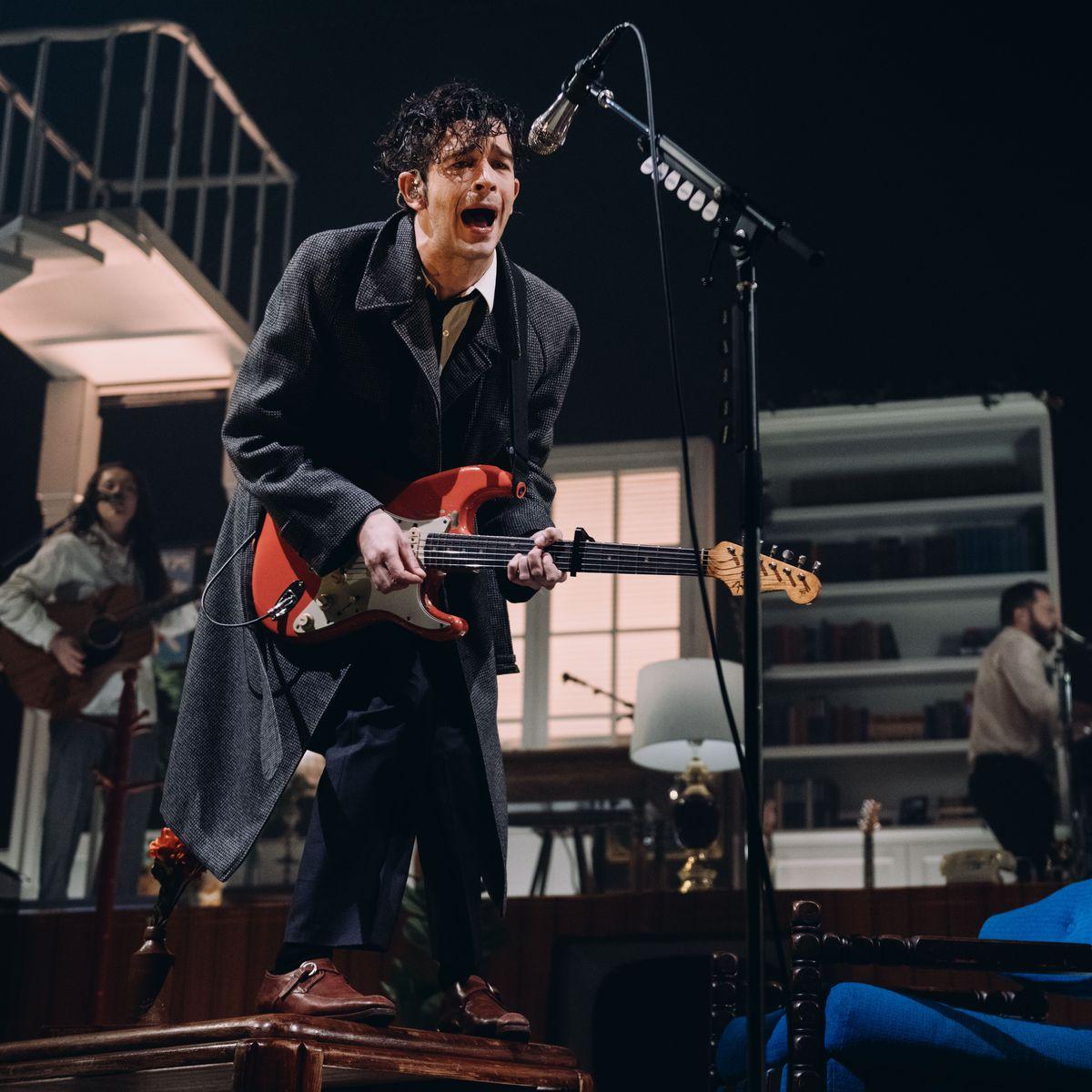 Matty Healy Wallpapers Top Free Matty Healy Backgrounds Wallpaperaccess
