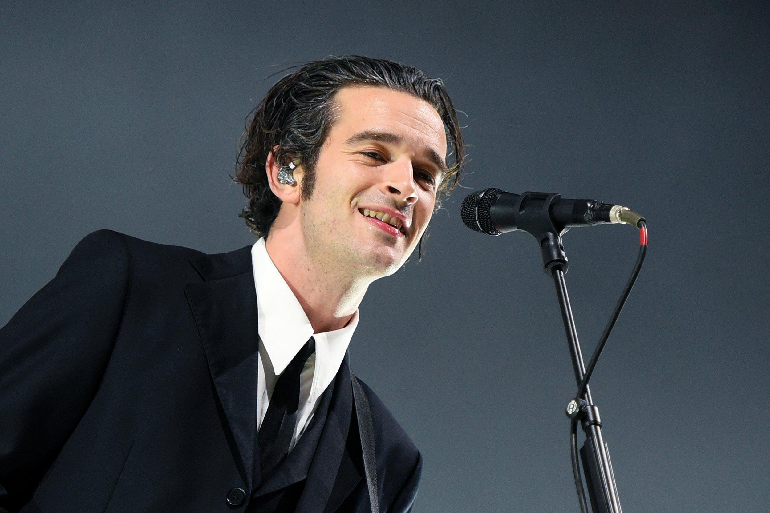 Matty Healy Wallpapers Top Free Matty Healy Backgrounds Wallpaperaccess