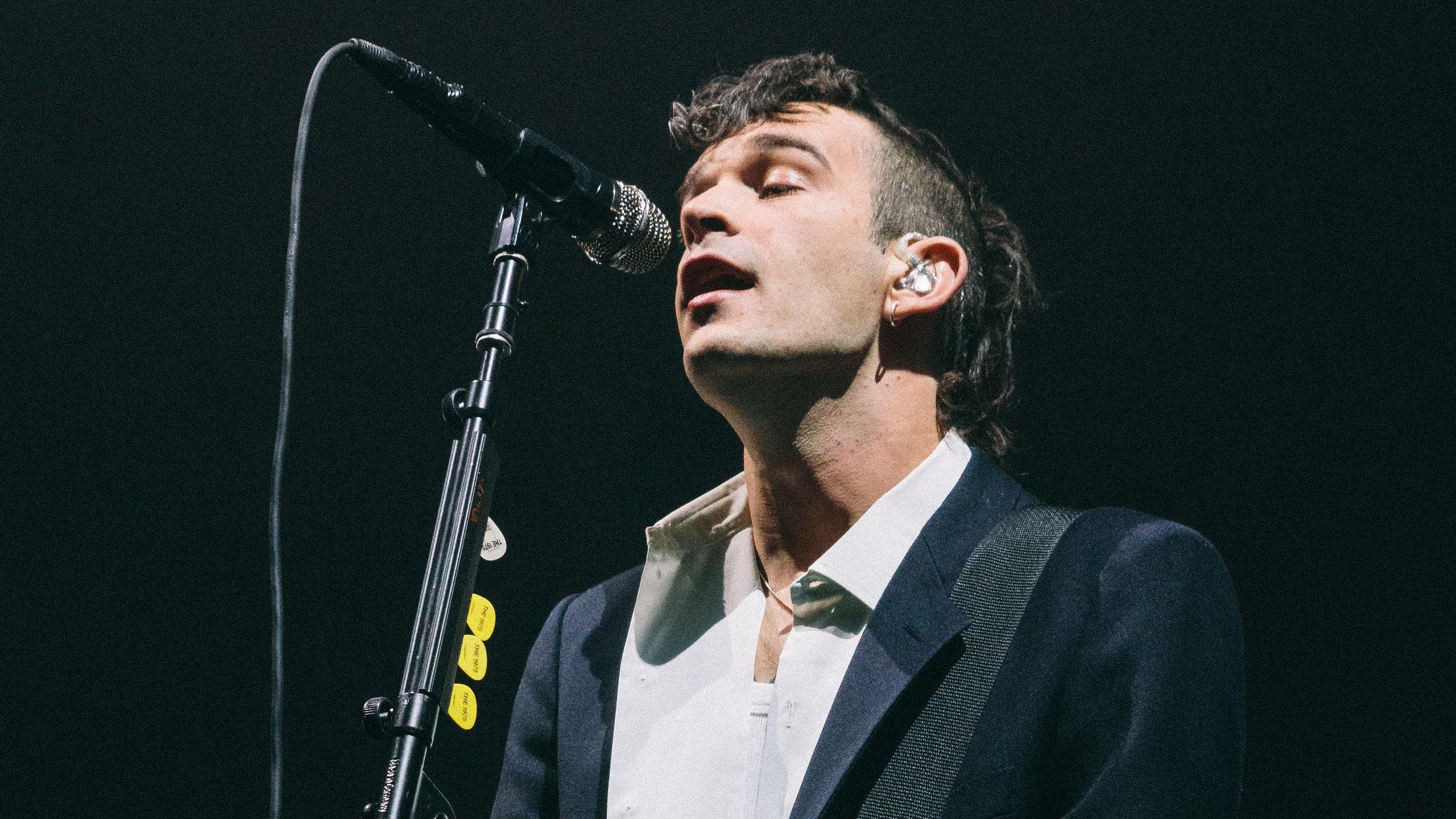 Matty Healy Wallpapers Top Free Matty Healy Backgrounds Wallpaperaccess