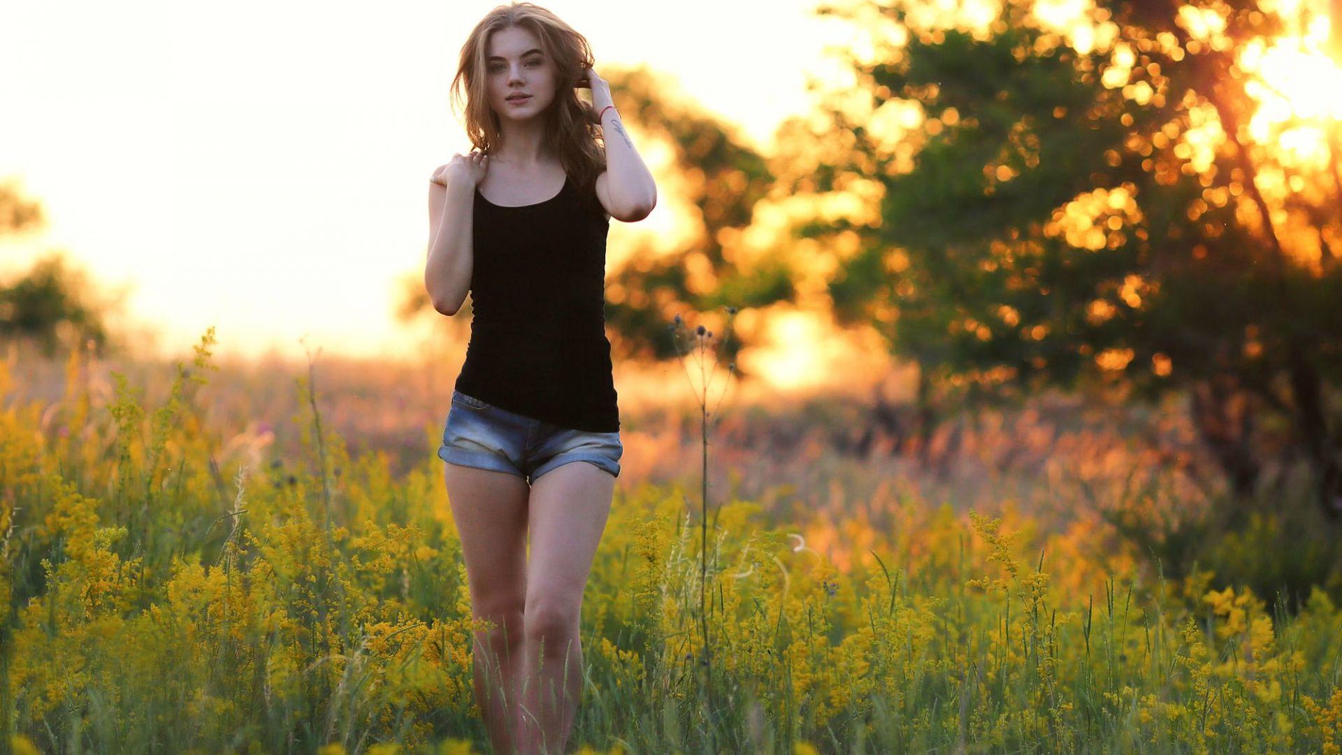 Girl Standing Wallpapers - Top Free Girl Standing Backgrounds ...