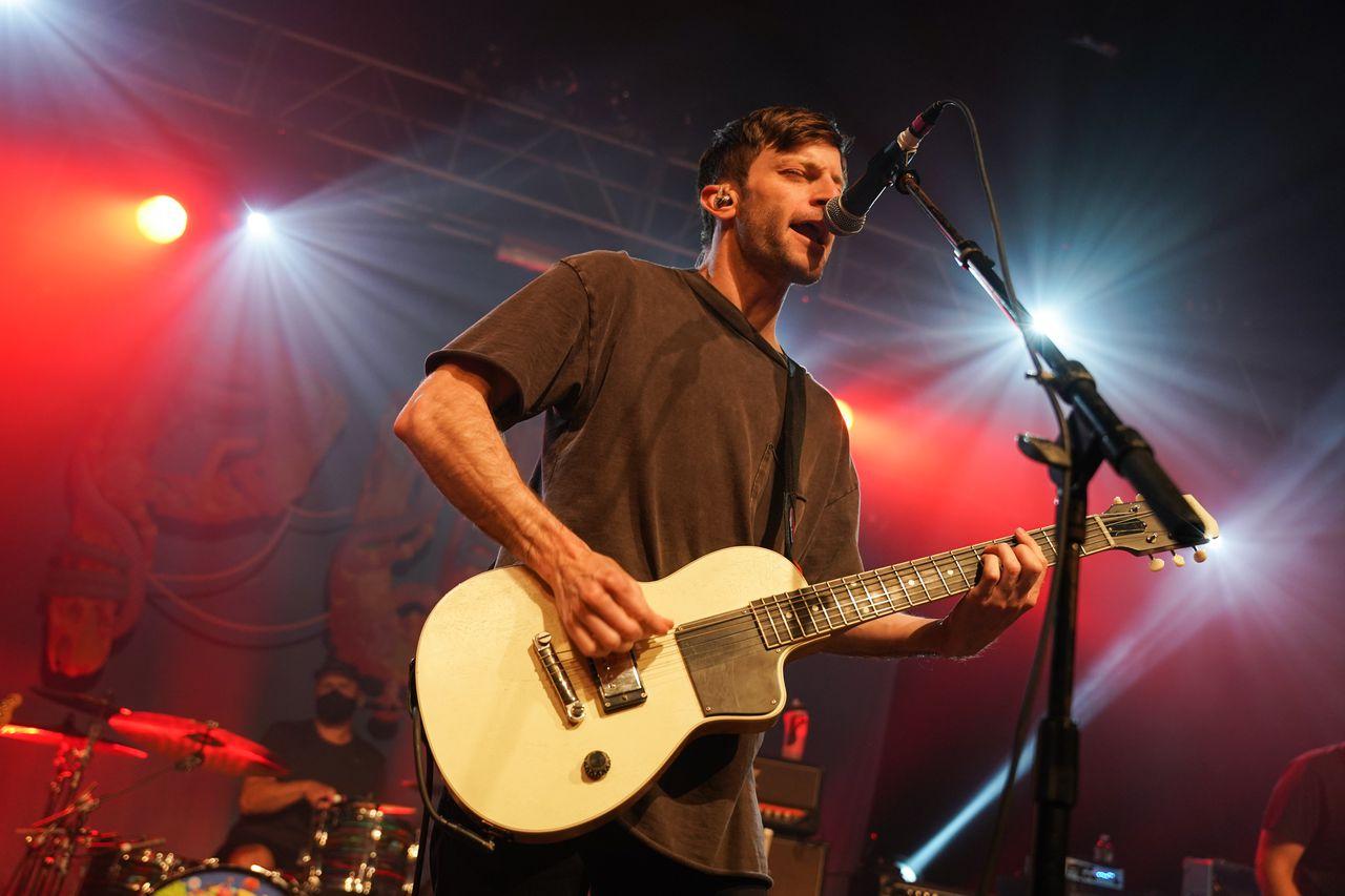 Mosh Pit Wallpapers - Top Free Mosh Pit Backgrounds - WallpaperAccess