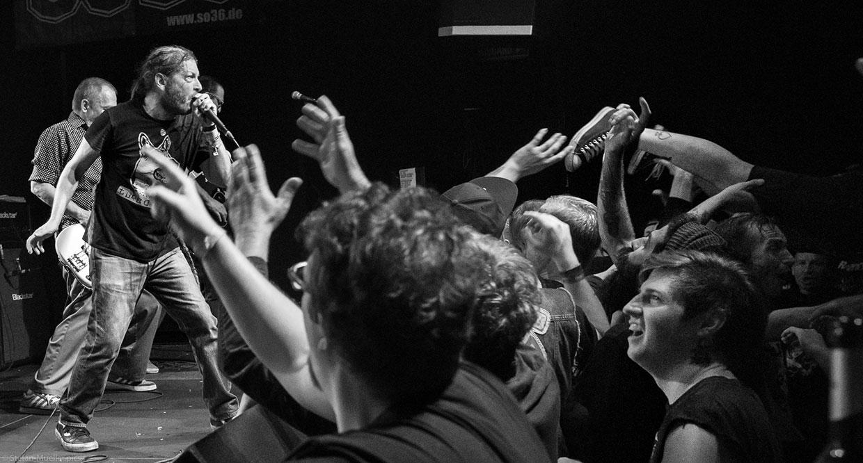 Mosh Pit Wallpapers - Top Free Mosh Pit Backgrounds - WallpaperAccess