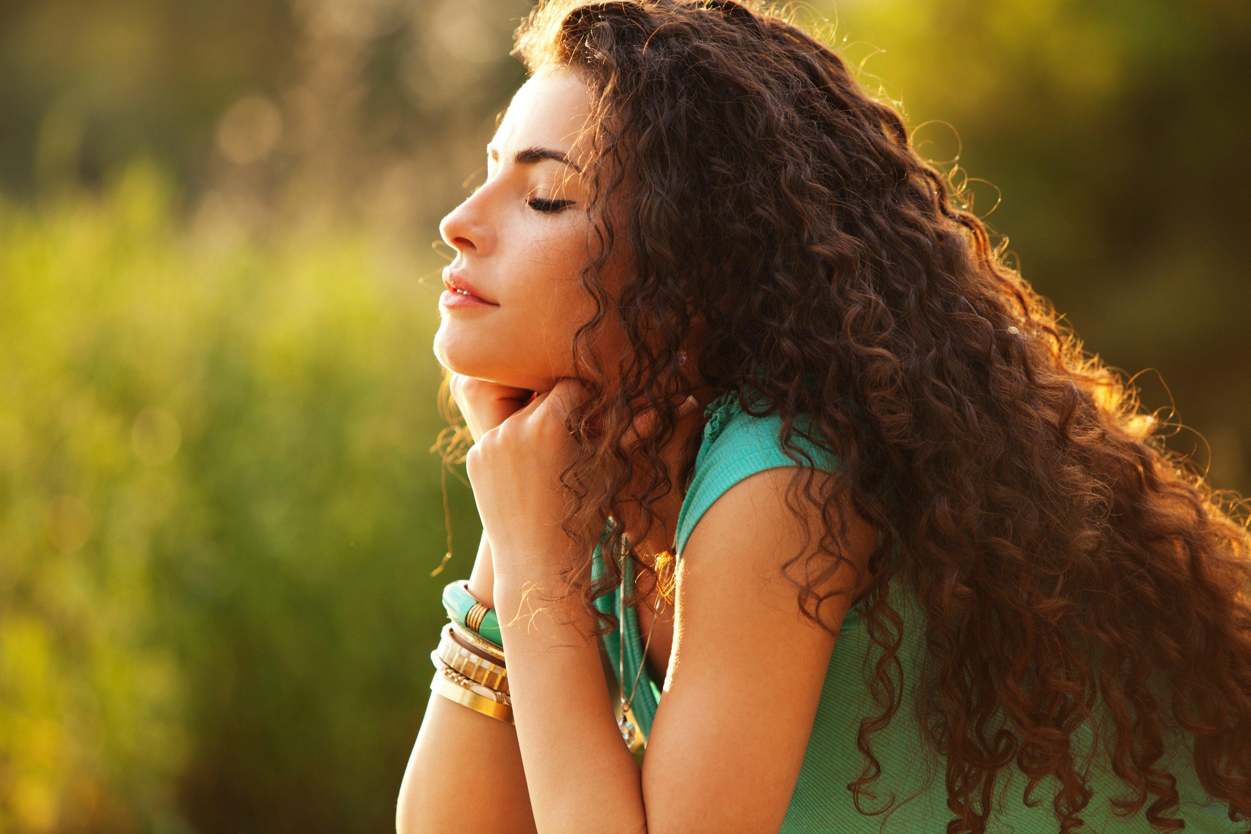 Curly Hair Girl Wallpapers - Top Free Curly Hair Girl Backgrounds ...