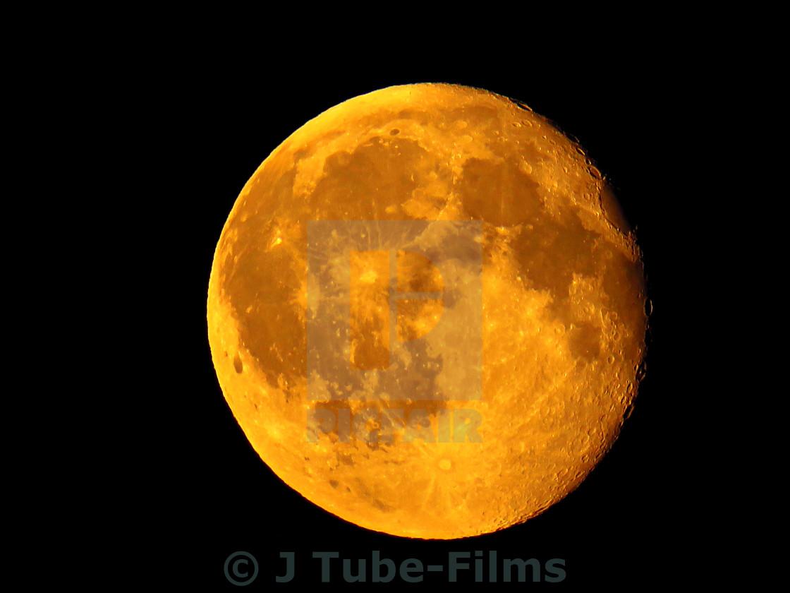 Golden Moon Wallpapers - Top Free Golden Moon Backgrounds - WallpaperAccess