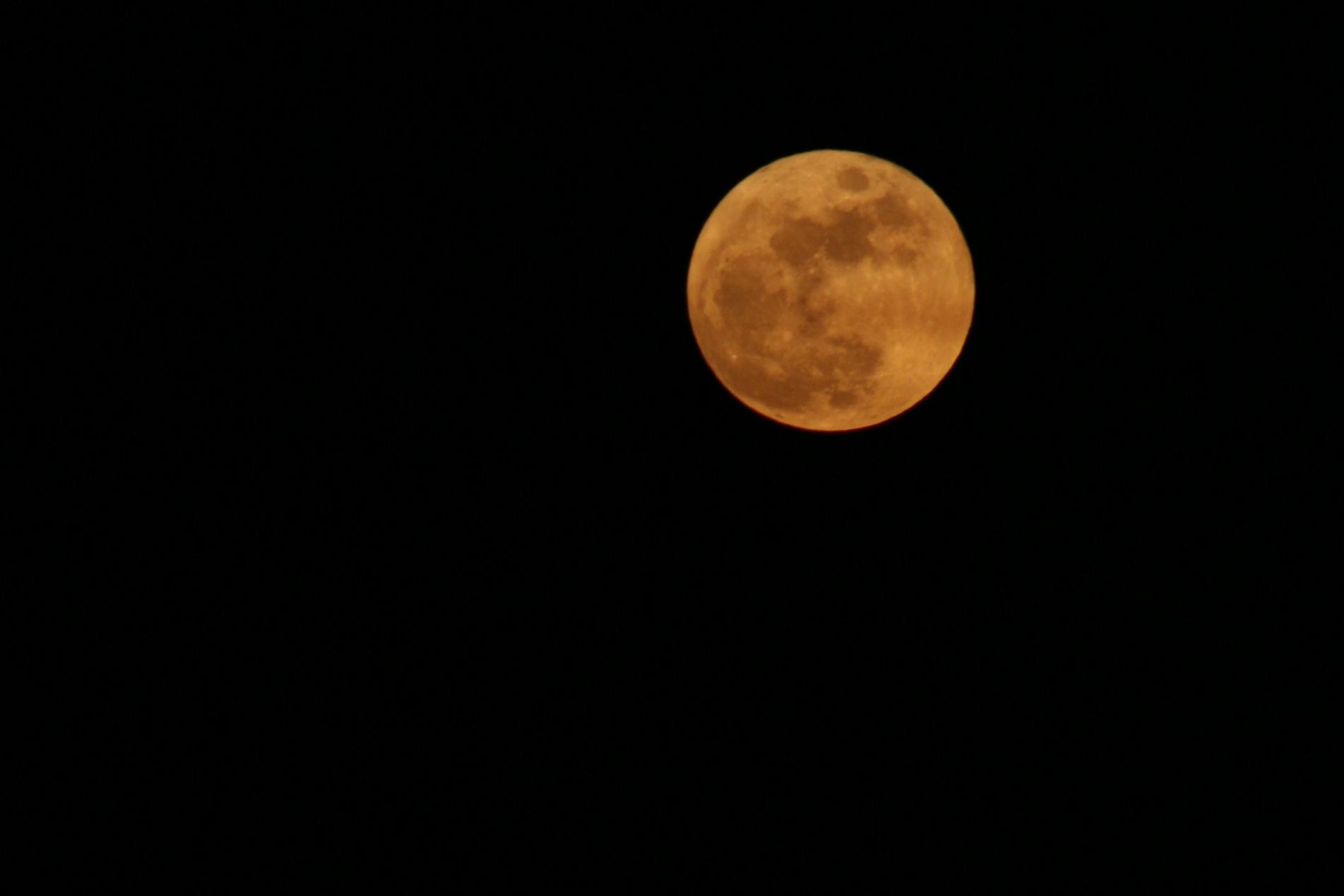 Golden Moon Wallpapers - Top Free Golden Moon Backgrounds - WallpaperAccess