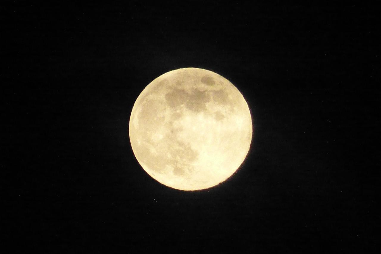 Golden Moon Wallpapers - Top Free Golden Moon Backgrounds - WallpaperAccess