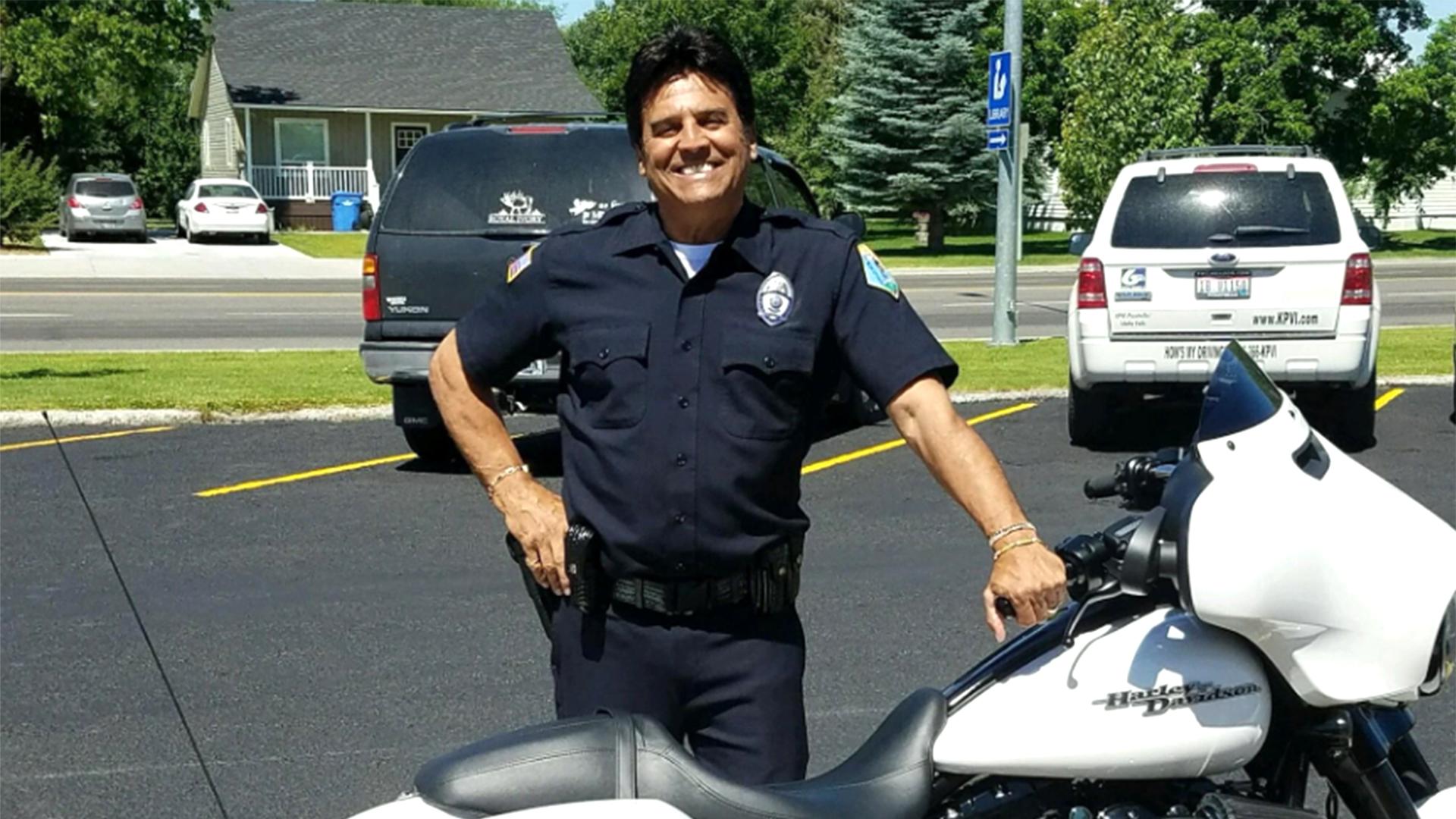 Erik Estrada Wallpapers - Top Free Erik Estrada Backgrounds - WallpaperAccess