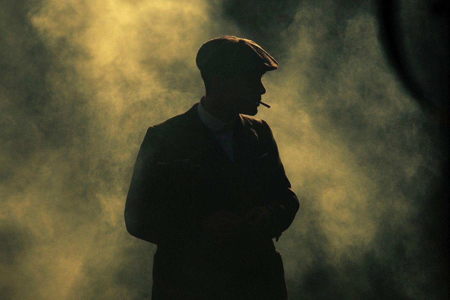 Thomas Shelby Smoking Wallpapers Top Free Thomas Shelby Smoking