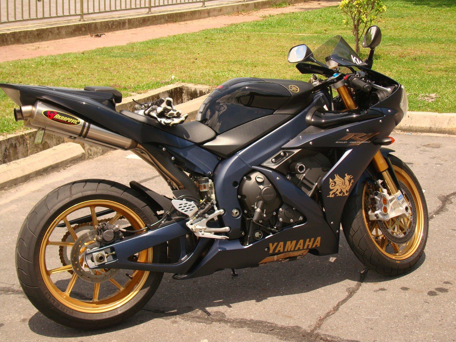 Yamaha R1 Akrapovic Wallpapers - Top Free Yamaha R1 Akrapovic ...