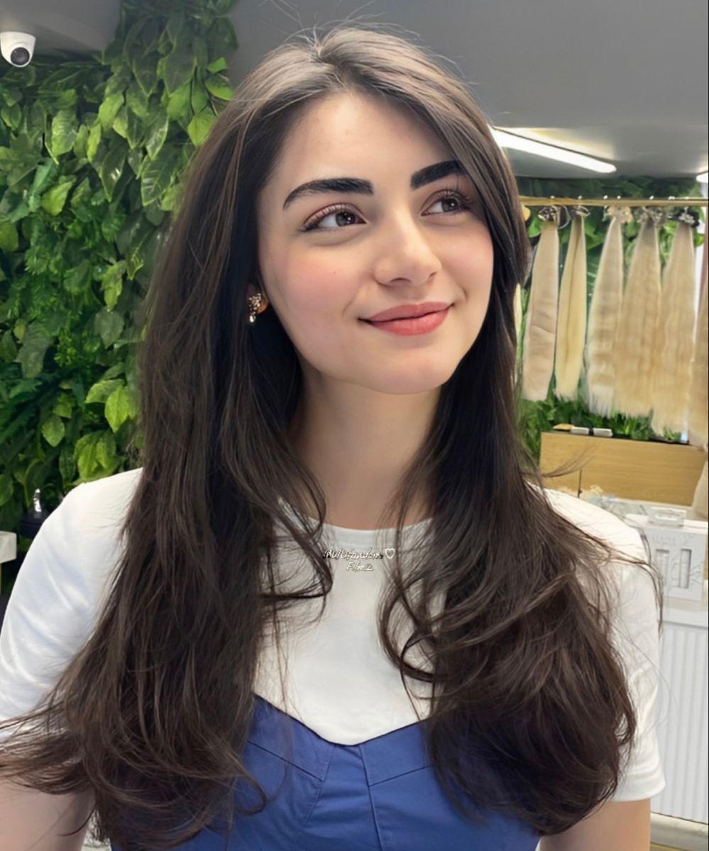 Özge Törer Wallpapers - Top Free Özge Törer Backgrounds - WallpaperAccess