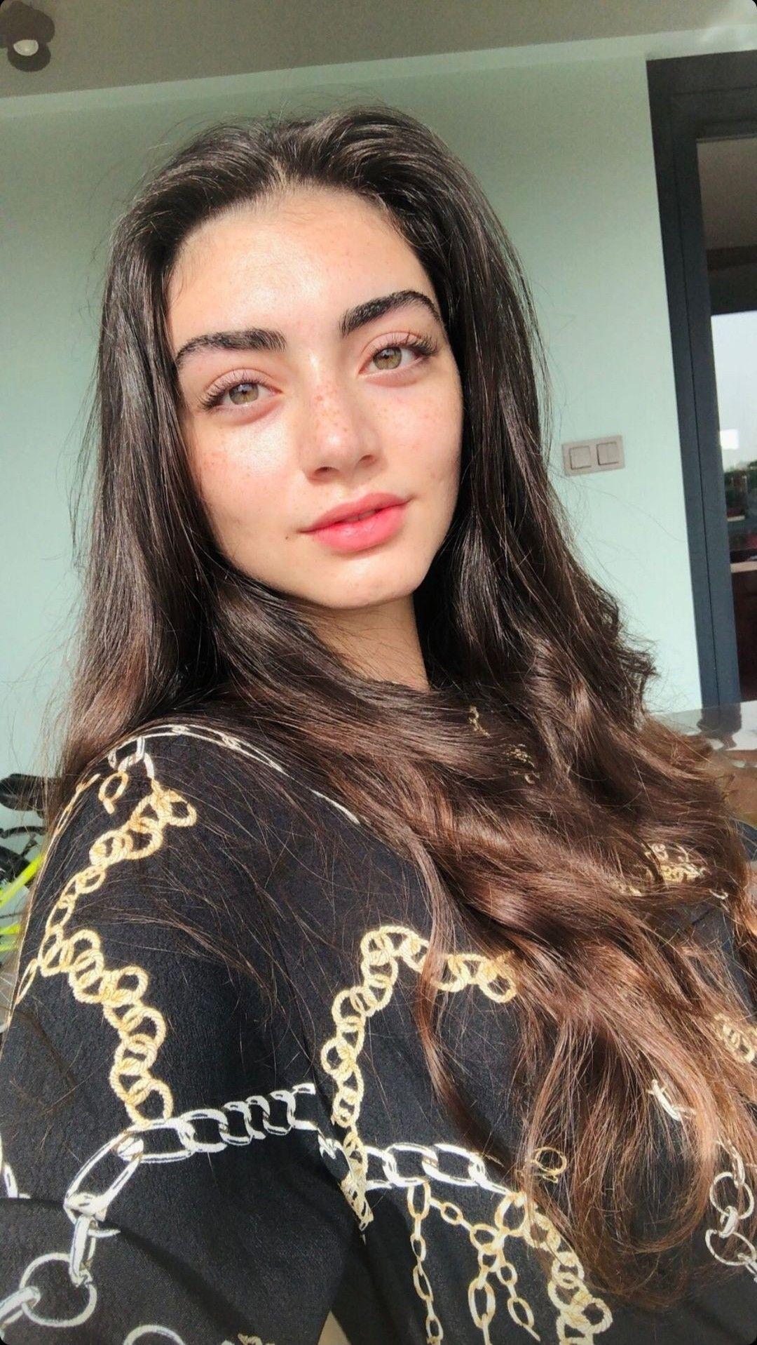 Özge Törer Wallpapers - Top Free Özge Törer Backgrounds - WallpaperAccess