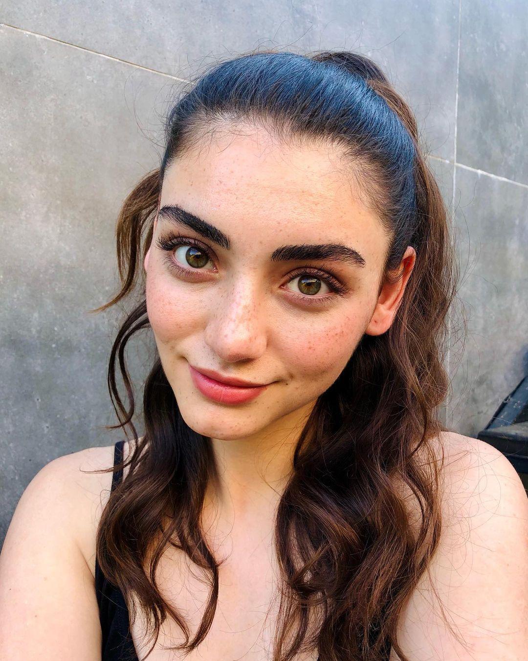 Özge Törer Wallpapers - Top Free Özge Törer Backgrounds - WallpaperAccess