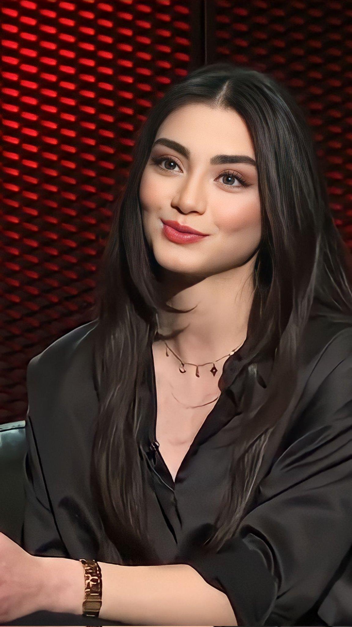 Özge Törer Wallpapers - Top Free Özge Törer Backgrounds - WallpaperAccess