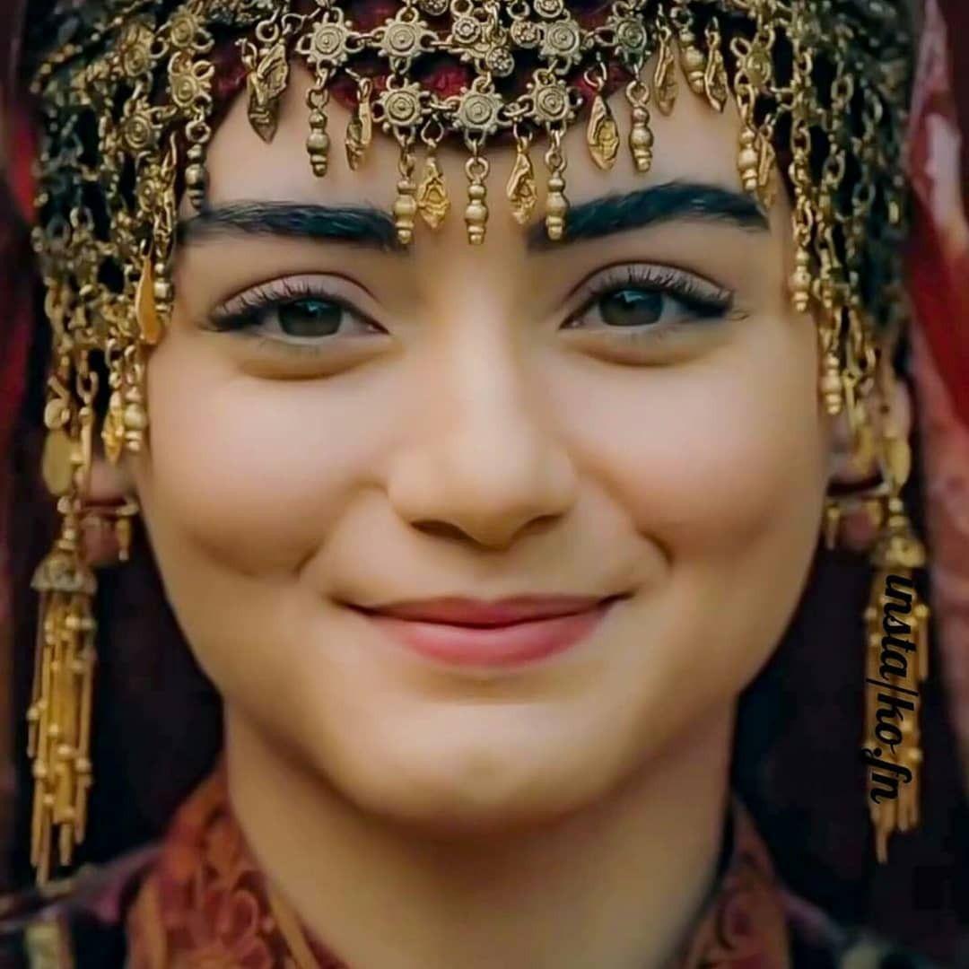 Özge Törer Wallpapers - Top Free Özge Törer Backgrounds - WallpaperAccess