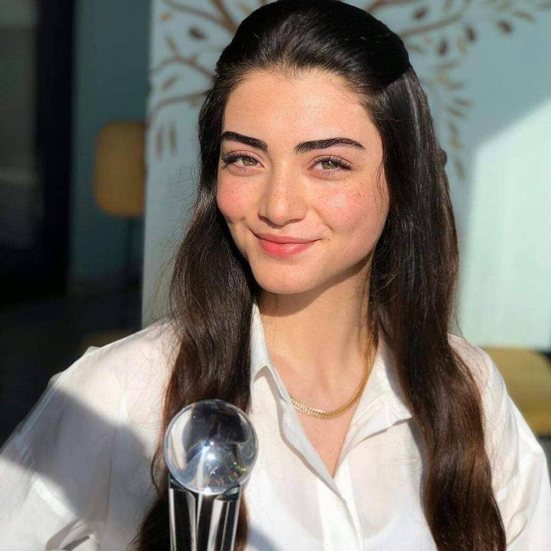 Özge Törer Wallpapers - Top Free Özge Törer Backgrounds - WallpaperAccess