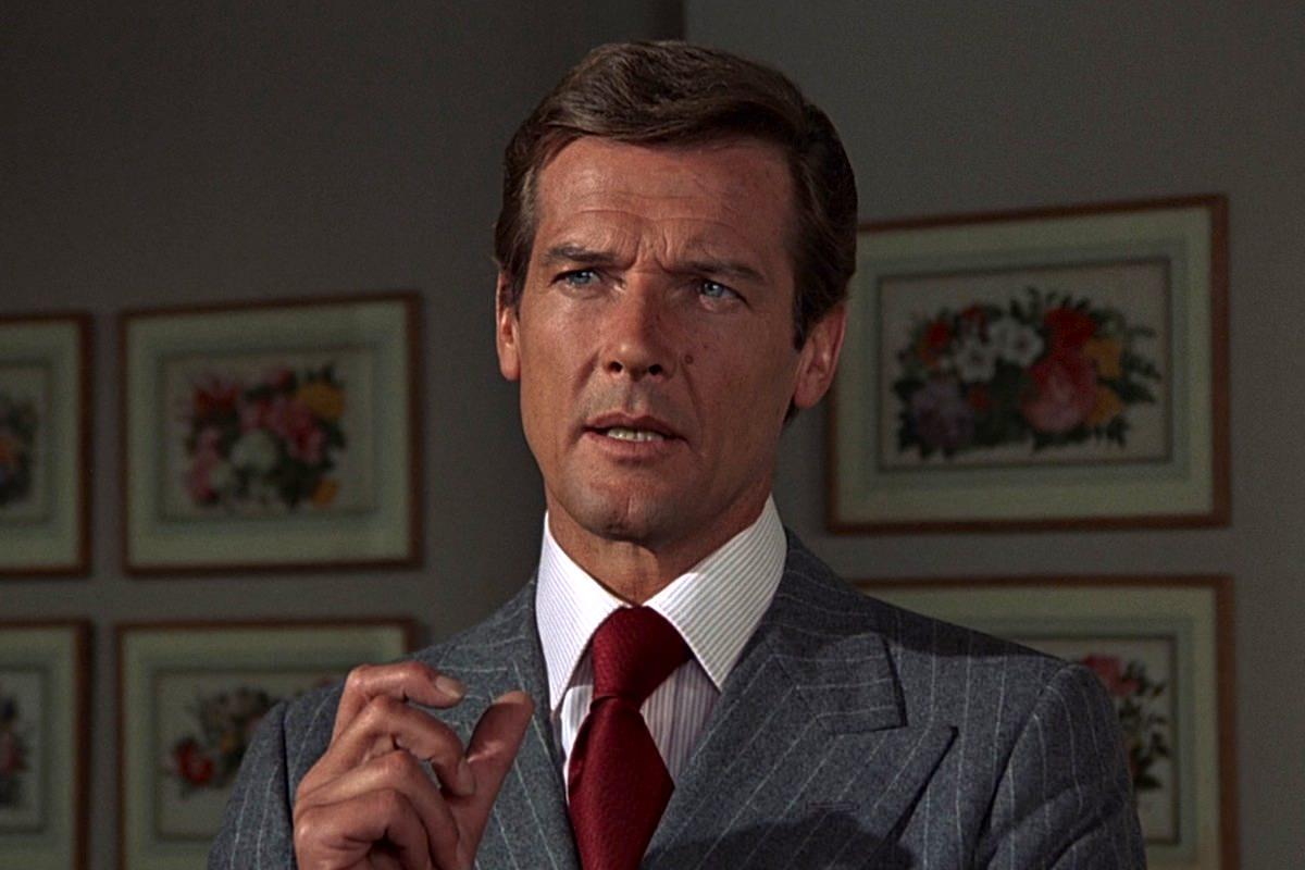Roger Moore Wallpapers - Top Free Roger Moore Backgrounds - WallpaperAccess