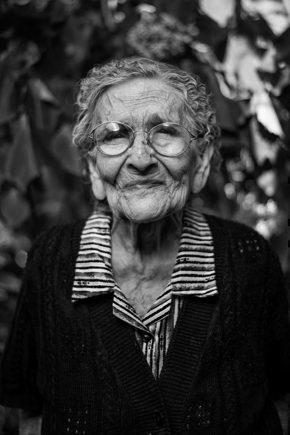 Old Lady Wallpapers - Top Free Old Lady Backgrounds - WallpaperAccess