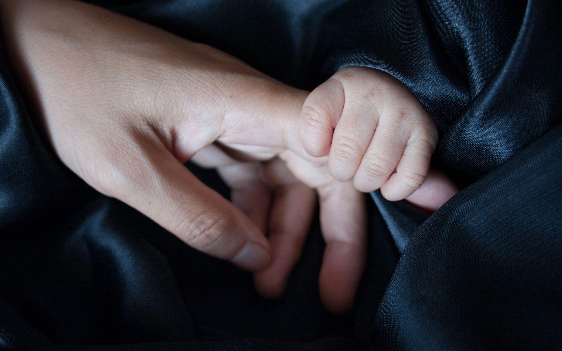 Baby Hand Wallpapers - Top Free Baby Hand Backgrounds - WallpaperAccess