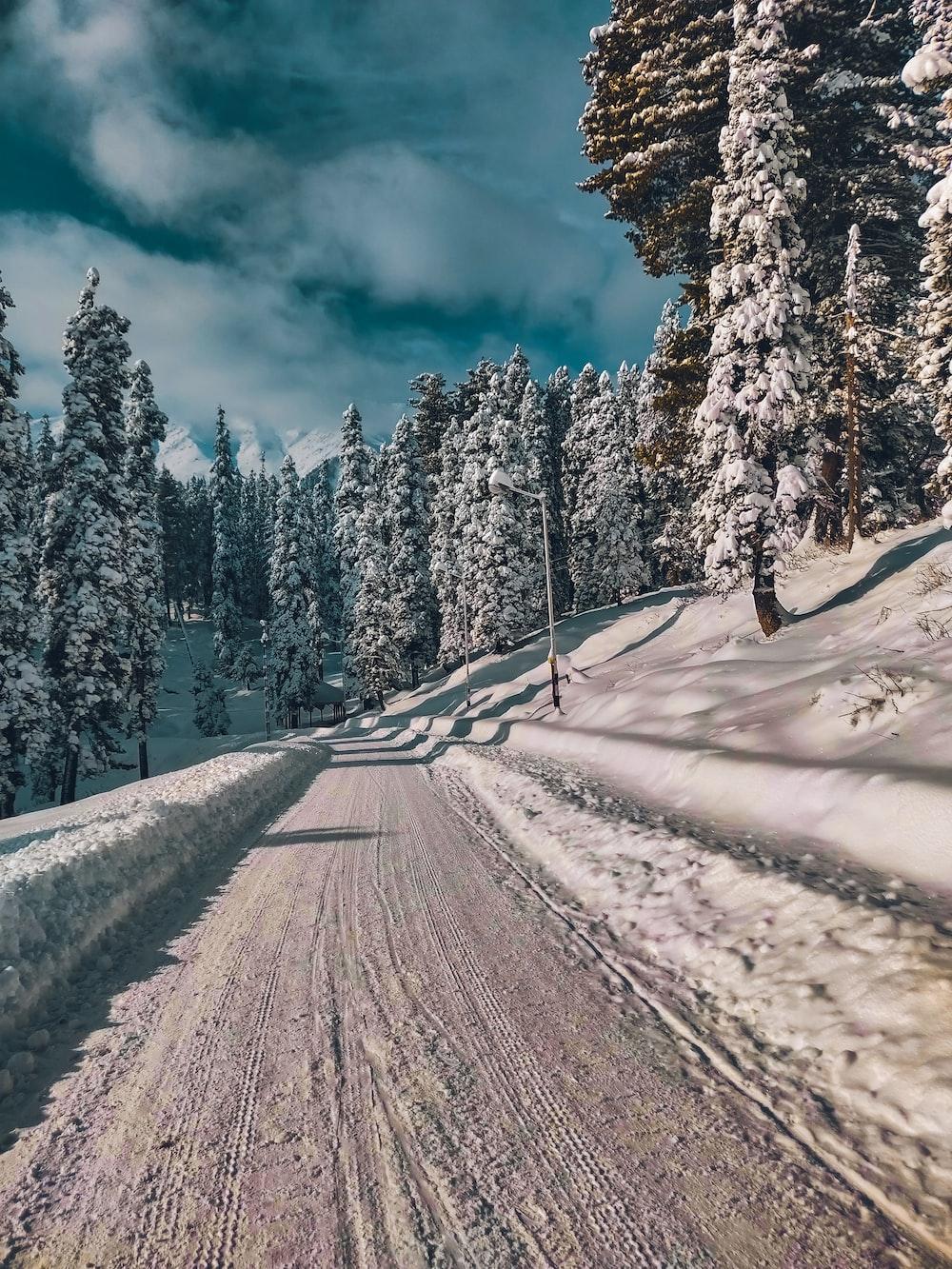 Gulmarg Wallpapers - Top Free Gulmarg Backgrounds - WallpaperAccess