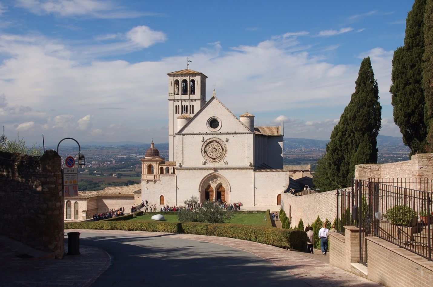 Assisi Wallpapers - Top Free Assisi Backgrounds - WallpaperAccess