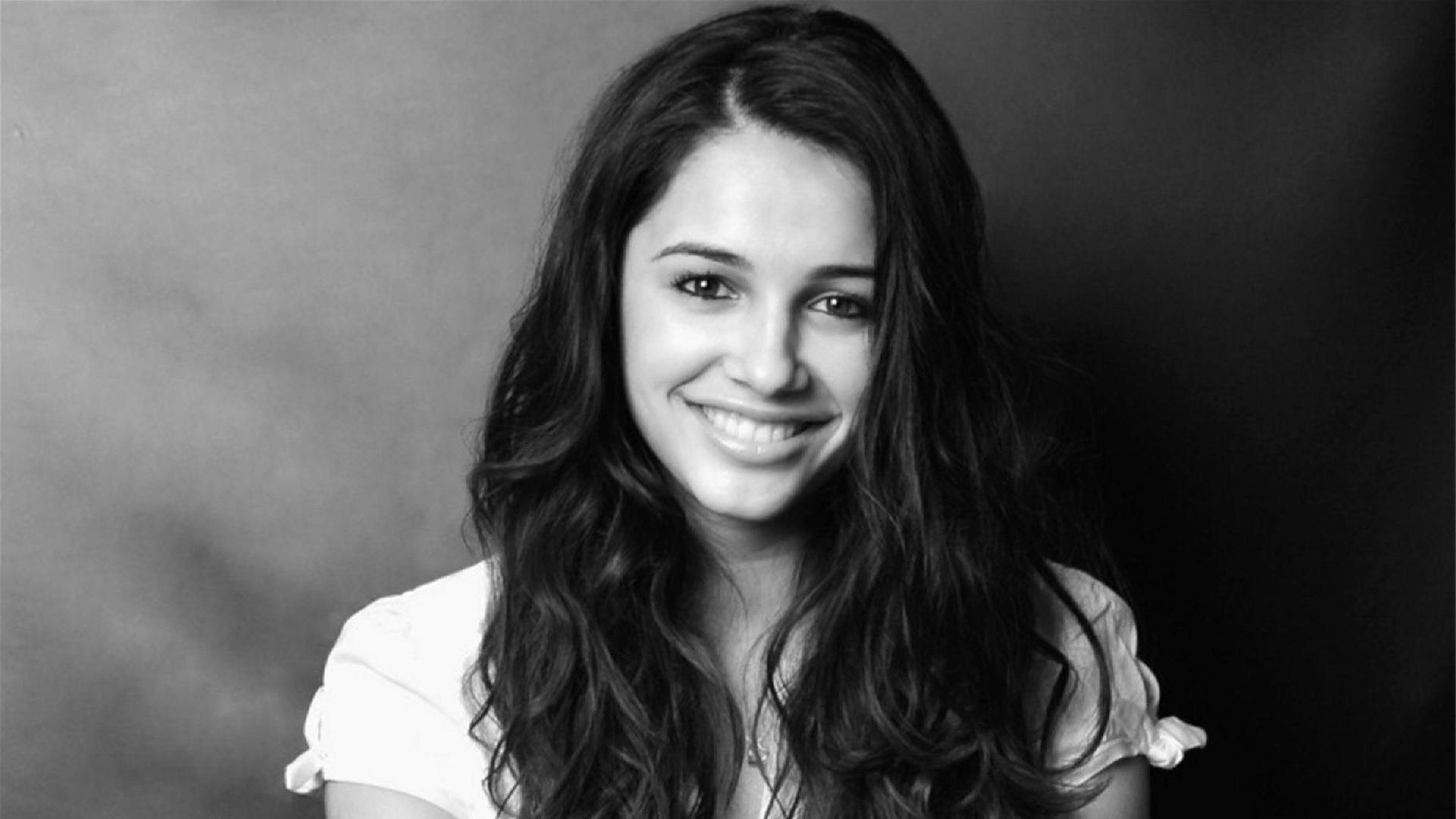 Naomi Scott Wallpapers - Top Free Naomi Scott Backgrounds - WallpaperAccess