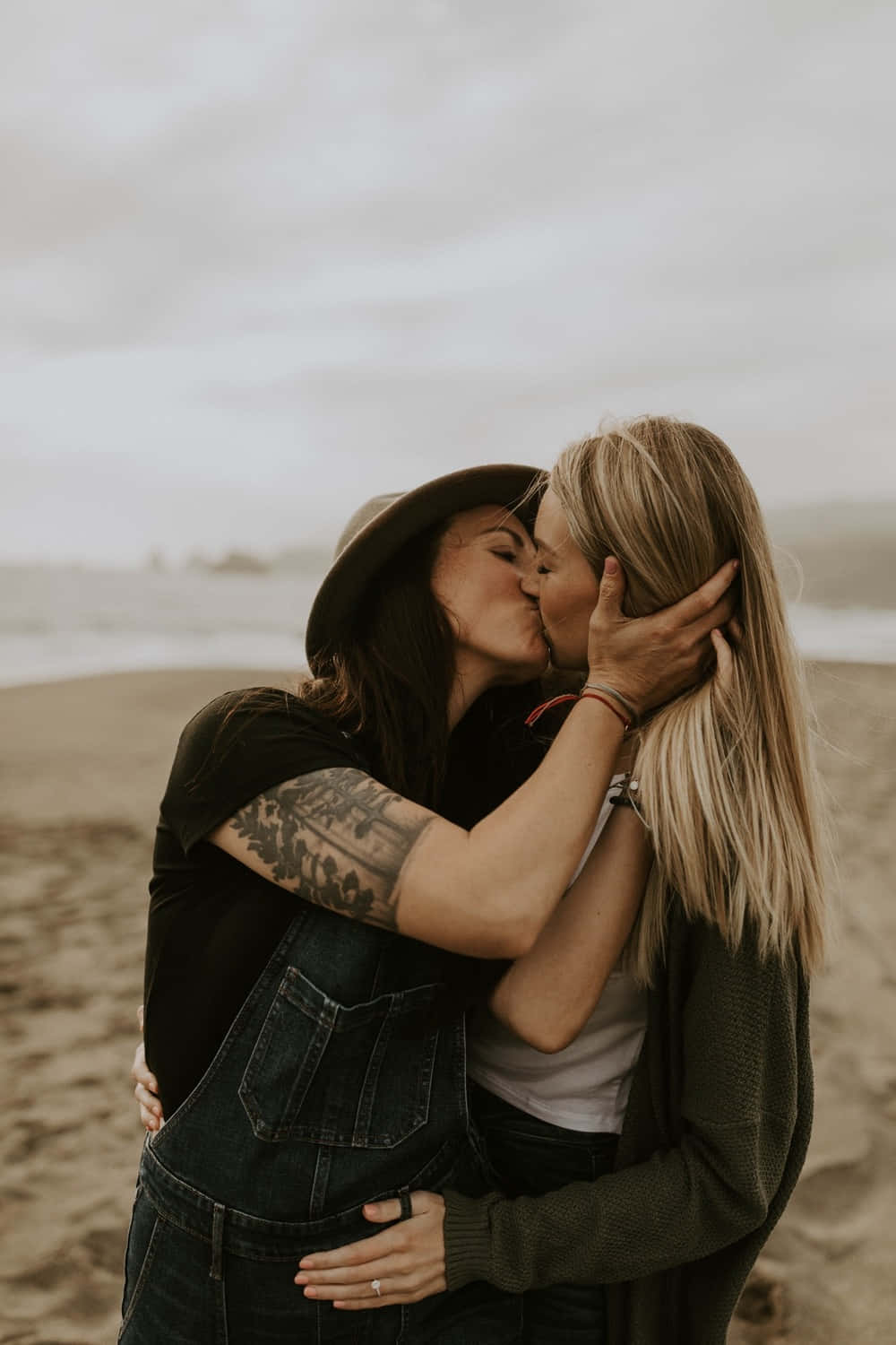 Lesbian Kiss Wallpapers - Top Free Lesbian Kiss Backgrounds ...