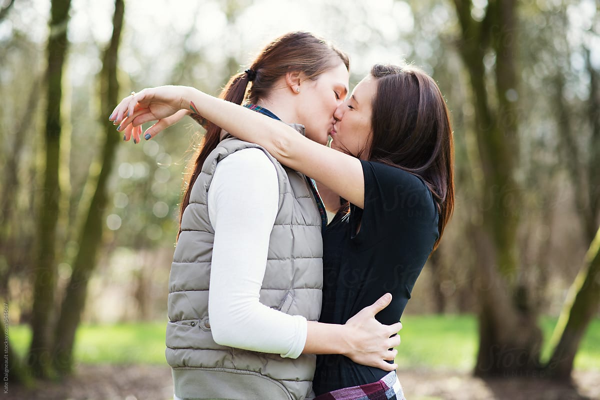 Lesbian Kiss Wallpapers - Top Free Lesbian Kiss Backgrounds ...