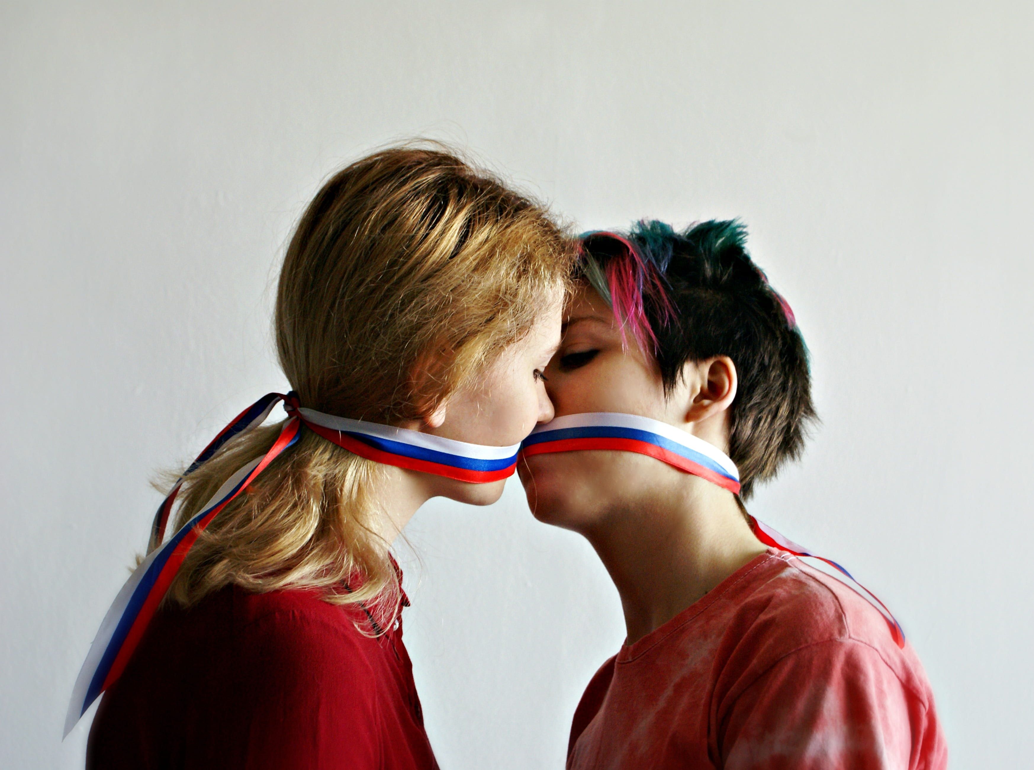 Lesbian Kiss Wallpapers - Top Free Lesbian Kiss Backgrounds ...