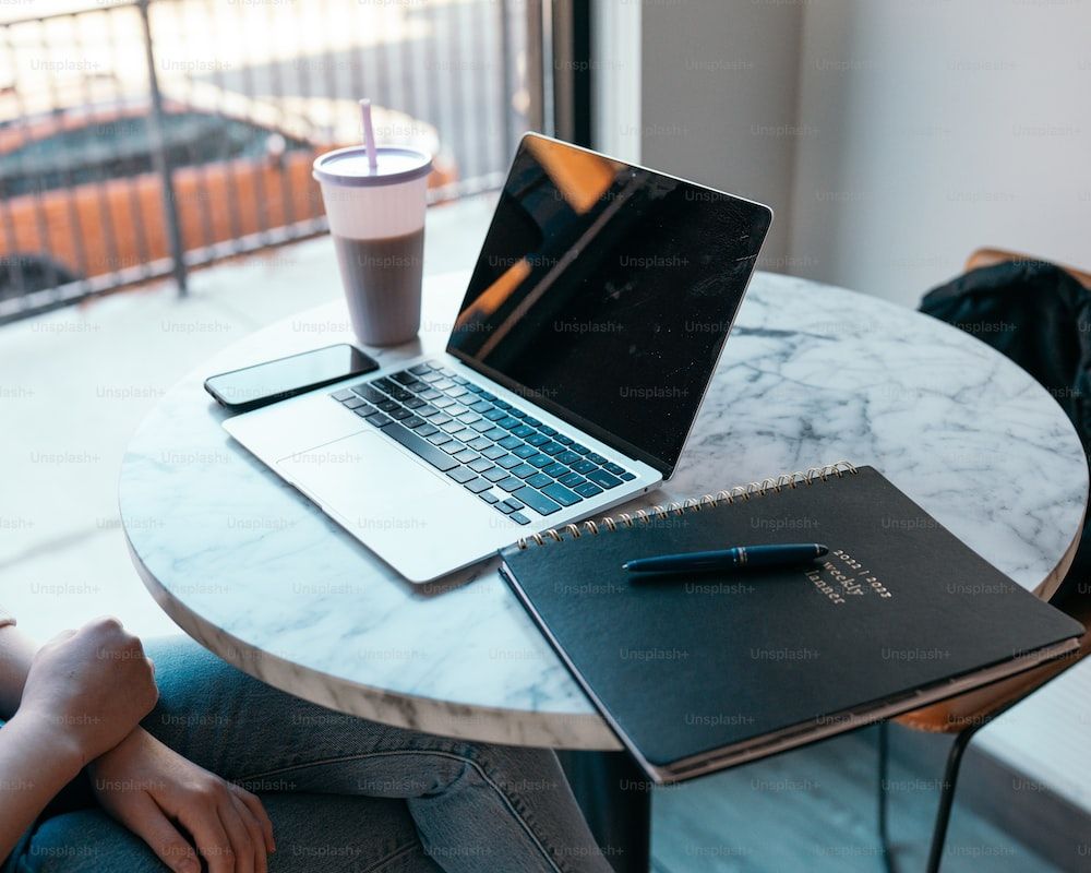 Laptop Table Wallpapers - Top Free Laptop Table Backgrounds ...