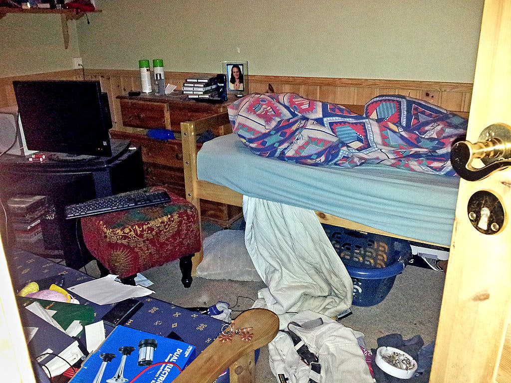Messy Room Wallpapers - Top Free Messy Room Backgrounds - WallpaperAccess